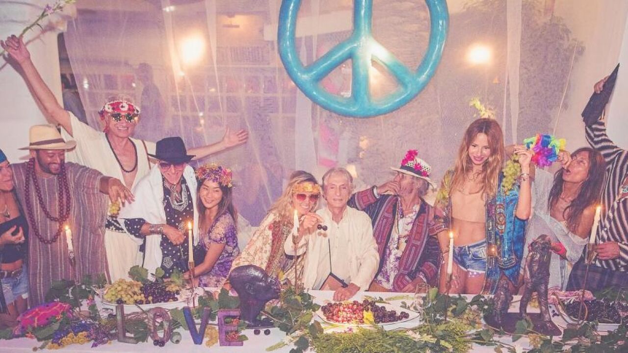 «Flower power»: La fiesta jipi no se marchita