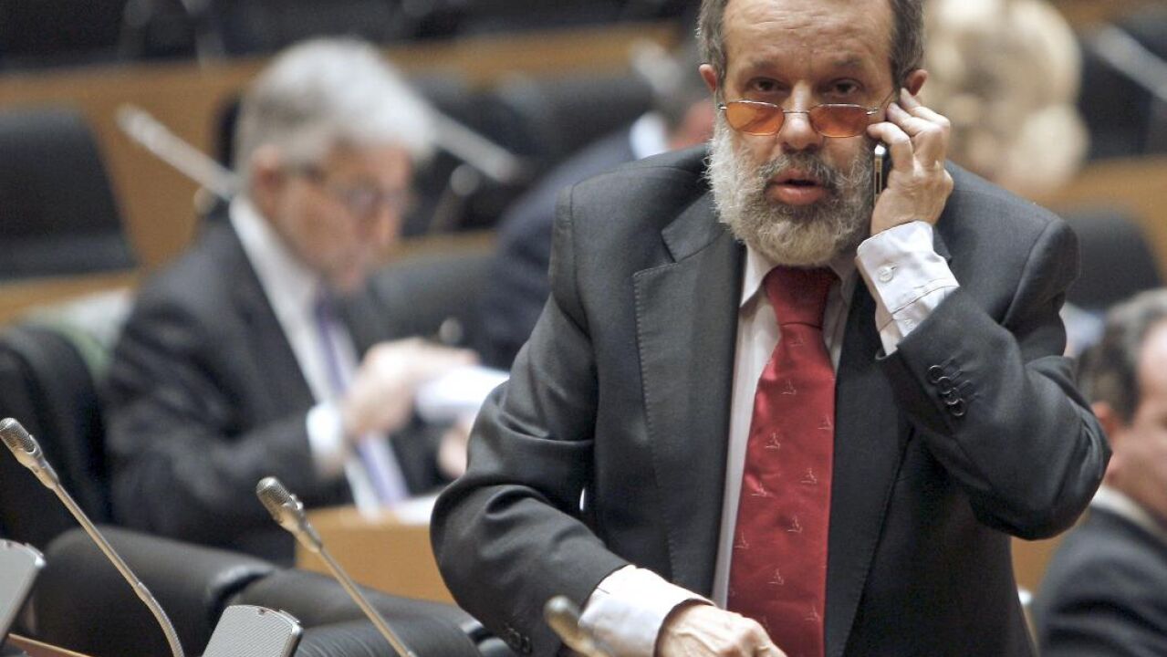 ¿Quién es el Defensor del Pueblo y qué funciones tiene?