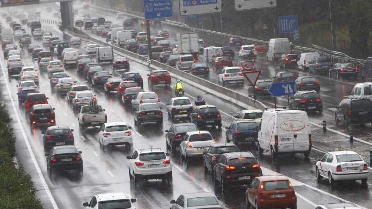 Primer gran atasco del otoño: la lluvia colapsa las entradas a Madrid