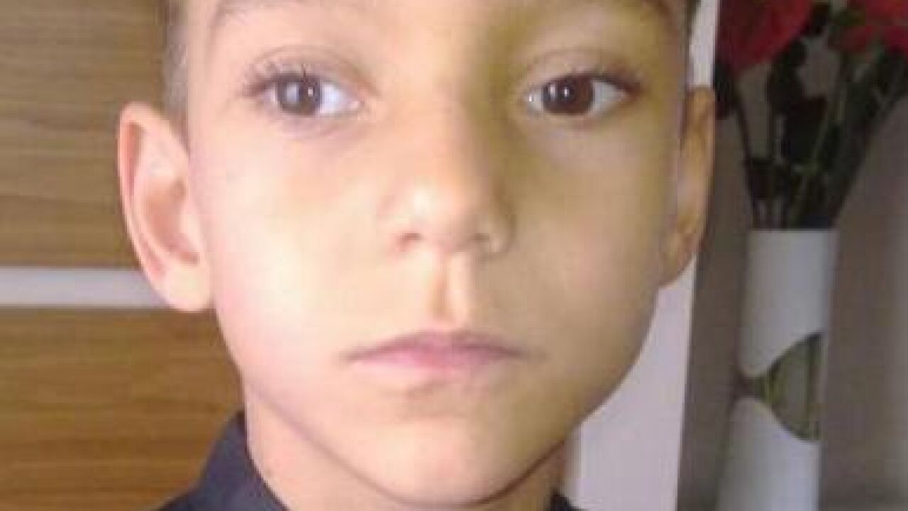 El niño con hidrocefalia cuya voz arrasa en internet debuta en TV