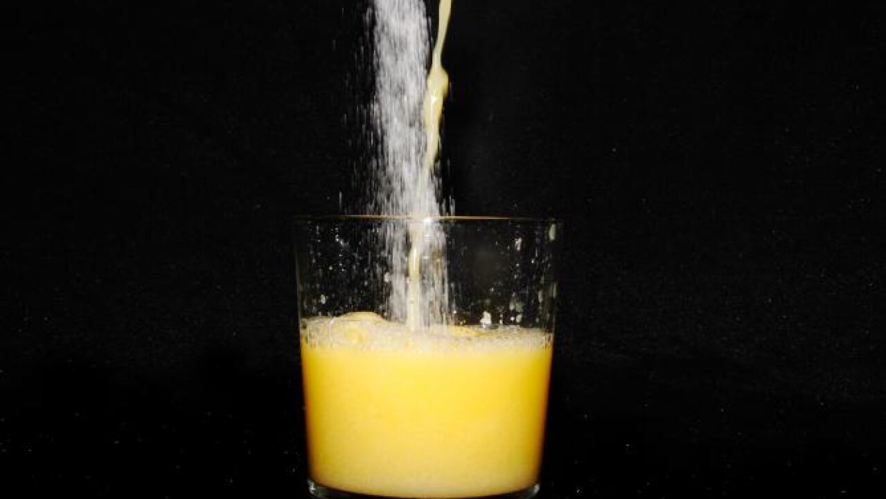 ¿Es realmente mejor el zumo de naranja exprimido en casa que el comprado?