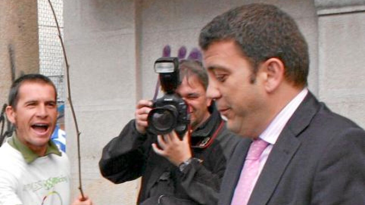 Carlos López Riesco / alcalde de Ponferrada: «Con violencia no salvamos ...