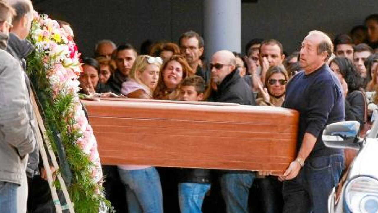 Un emocionado último adiós para Katia Rocío y Cristina