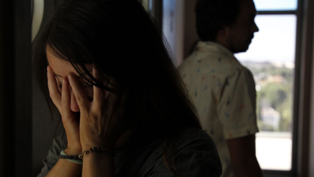 Los novios maltratan a sus parejas tres veces más que los maridos