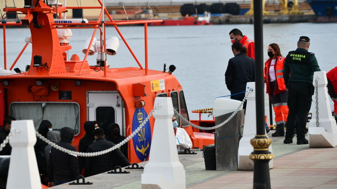 Un total de siete pateras han llegado desde el viernes a la Región