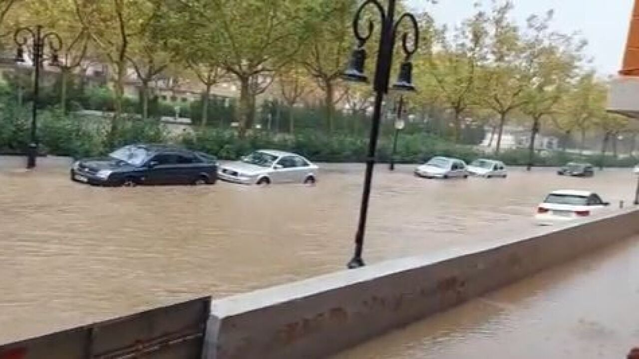 El cielo cae sobre Aldaia (Valencia): el barranco del Poyo se desborda ...
