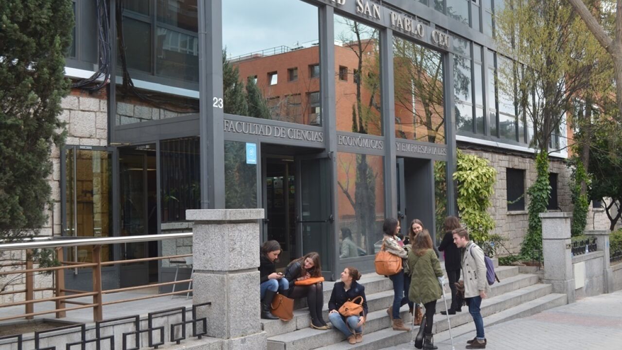 El CEU cumple 90 años con más de 300.000 alumnos en sus aulas