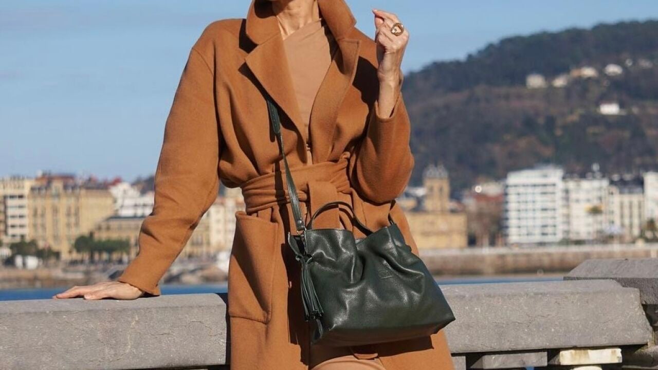 El look ‘total camel’ con toque de color de Pilar de Arce es perfecto ...