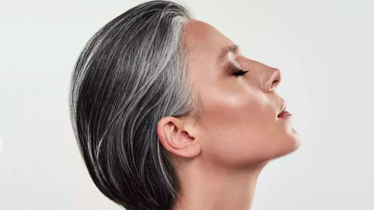 ¿Es posible revertir las canas?