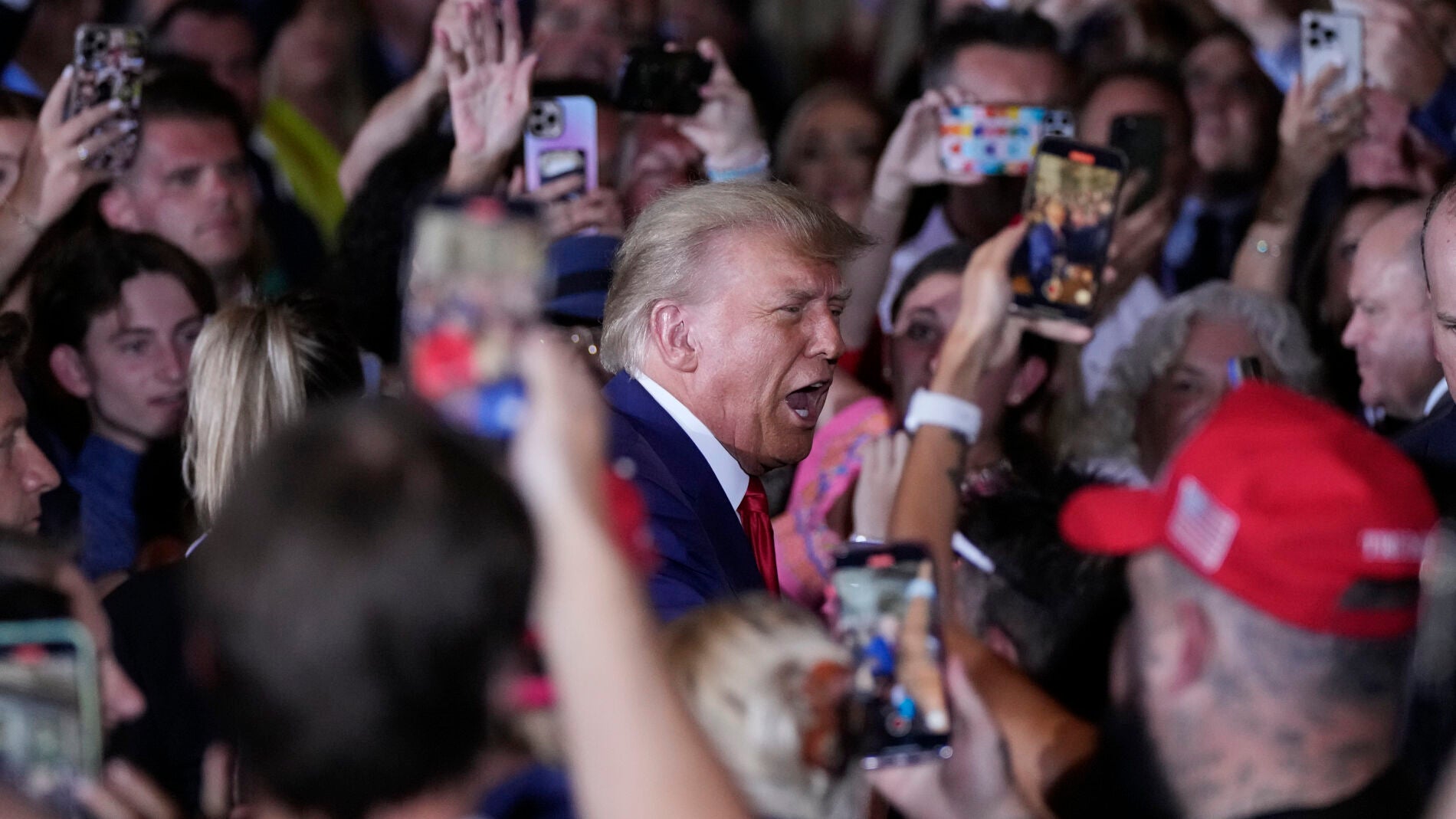 Trump insta a los republicanos a retirar fondos al Departamento de ...