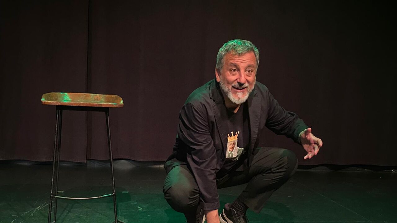 David Botello lleva al teatro las paranoias de Felipe V en un monólogo en clave de humor