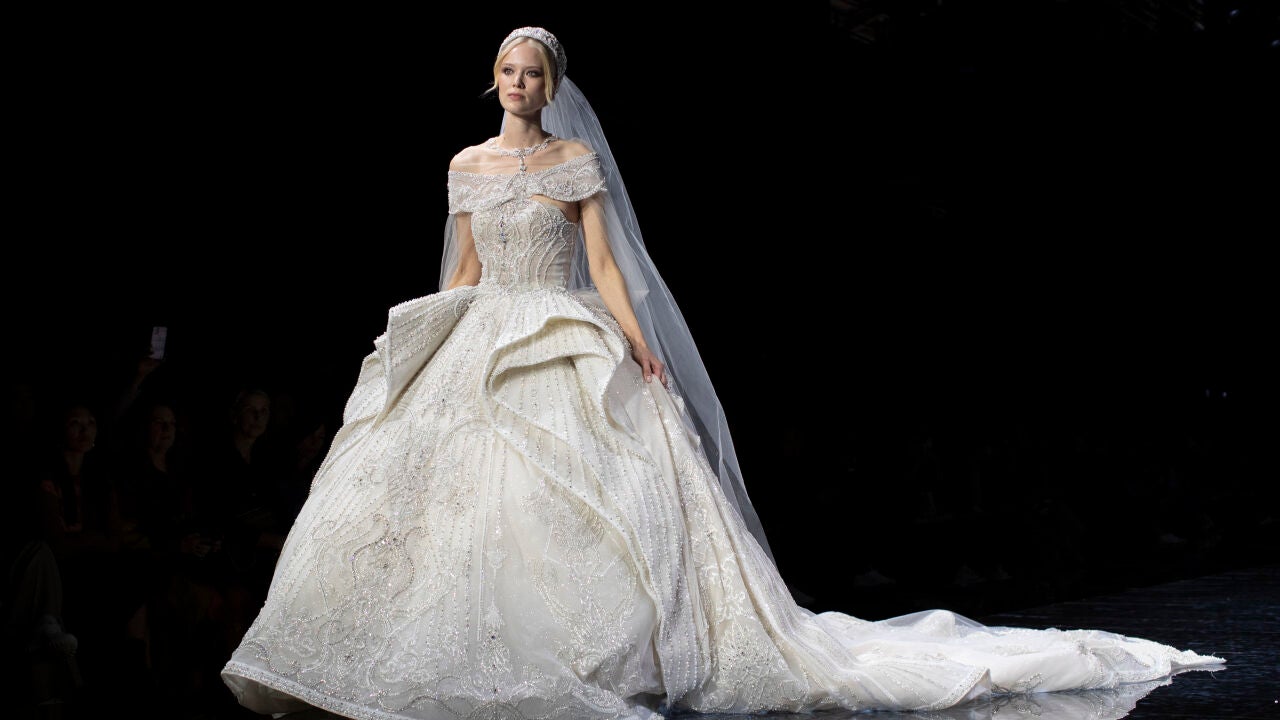 The Atelier, de Jimmy Choo, muestra sus propuestas maximalistas en la ...
