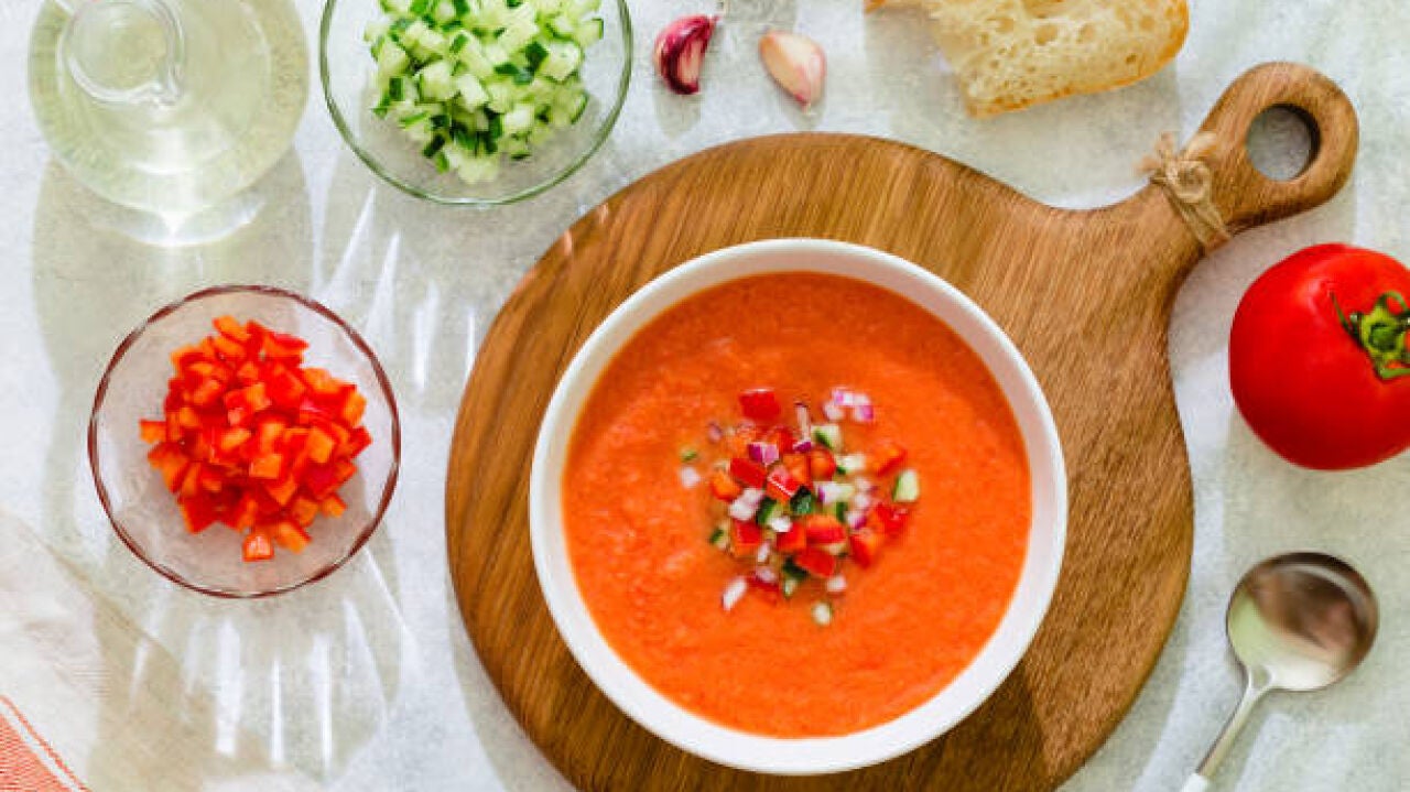 El truco de Karlos Arguiñano para hacer el gazpacho andaluz perfecto