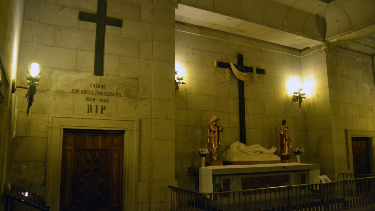 Arrancan después de siete años las otras exhumaciones de Cuelgamuros