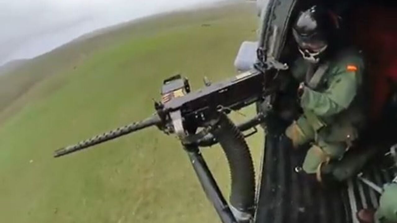 Impactantes imágenes de un helicóptero SH-60B de la Armada disparando ...