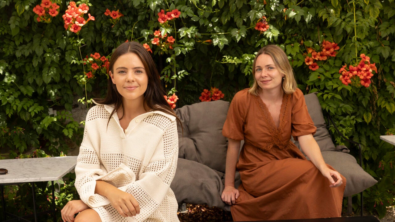 Isa y Ari, las podcasters madrileñas que triunfan en el mundo de la moda