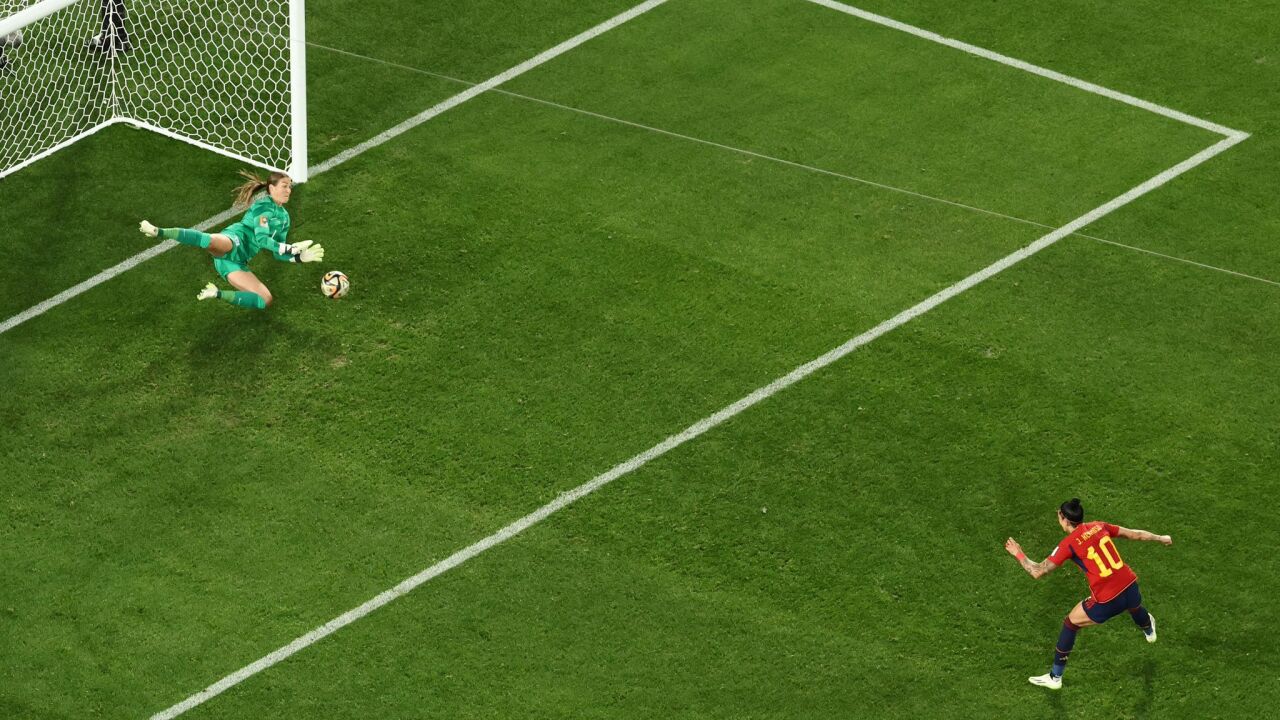 El penalti de España tendría que haberse repetido