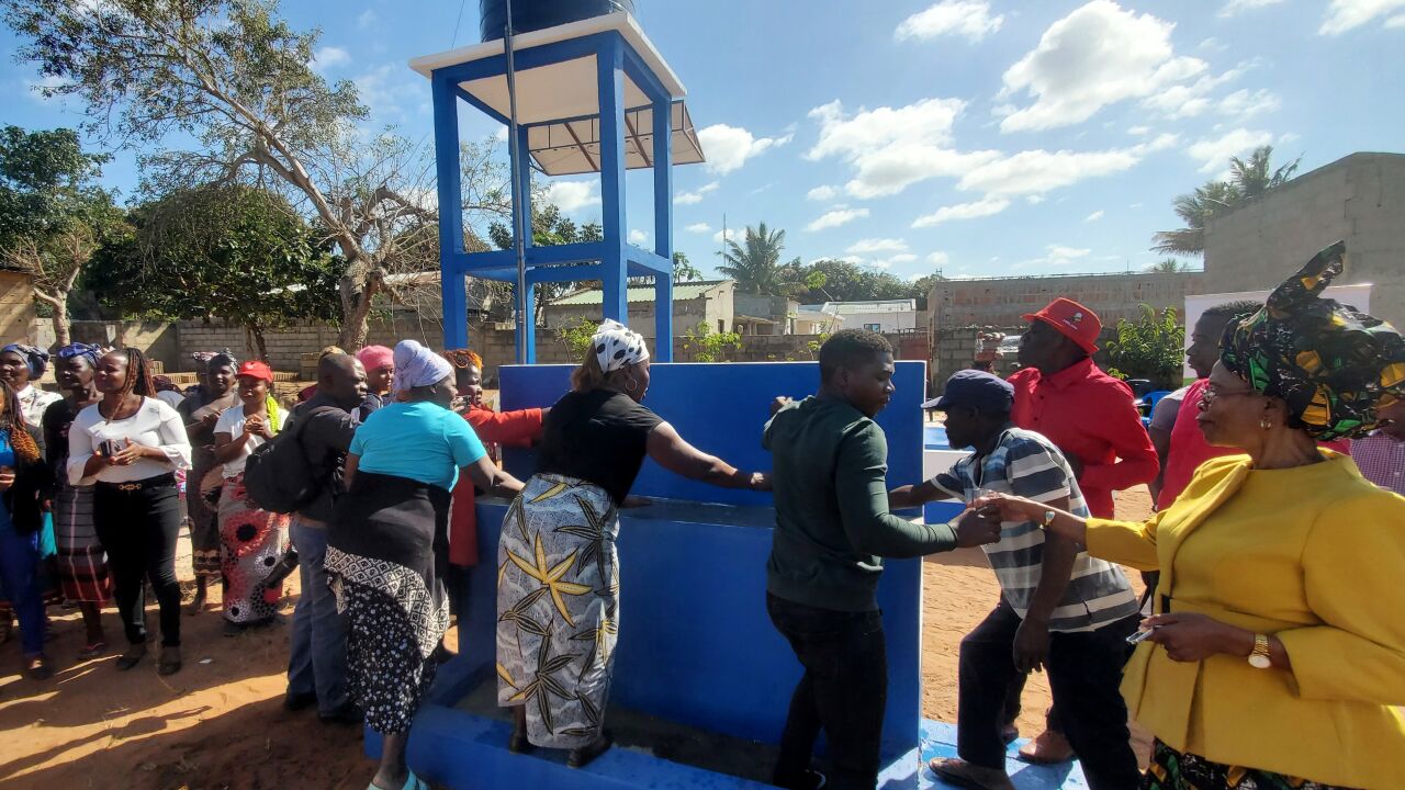 Madre Coraje y la Junta financian la construcción de dos nuevas fuentes ...