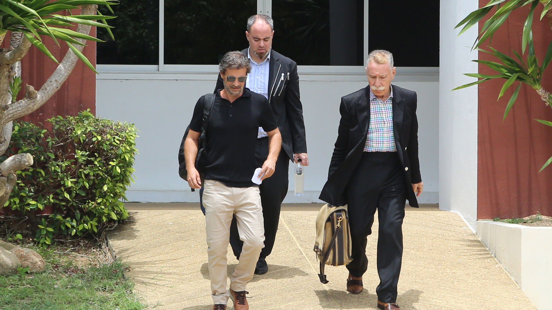 Rodolfo Sancho, tras visitar a su hijo, en la prisión de Koh Samui ...