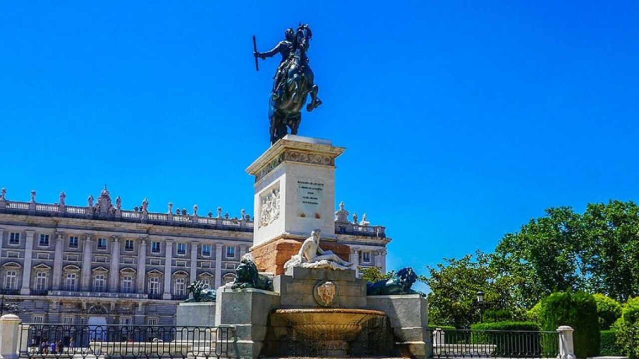 La estatua a caballo de Felipe IV: Historia y Significado