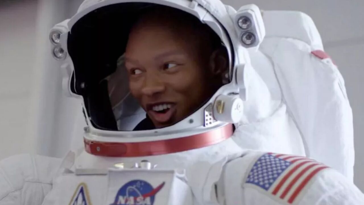 Trabajó en la Nasa y se formó como científico espacial... pero juega en ...