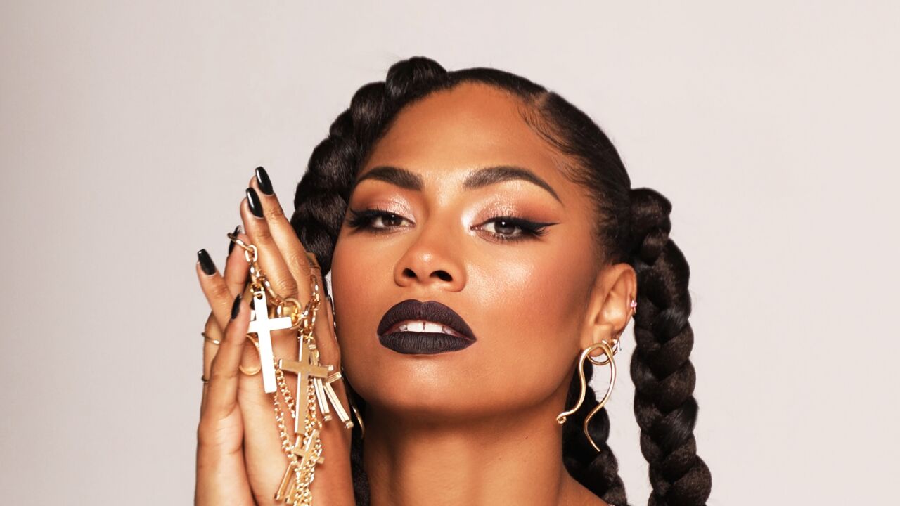 Nía: "El público piensa que el artista que admira tiene que hacer lo ...