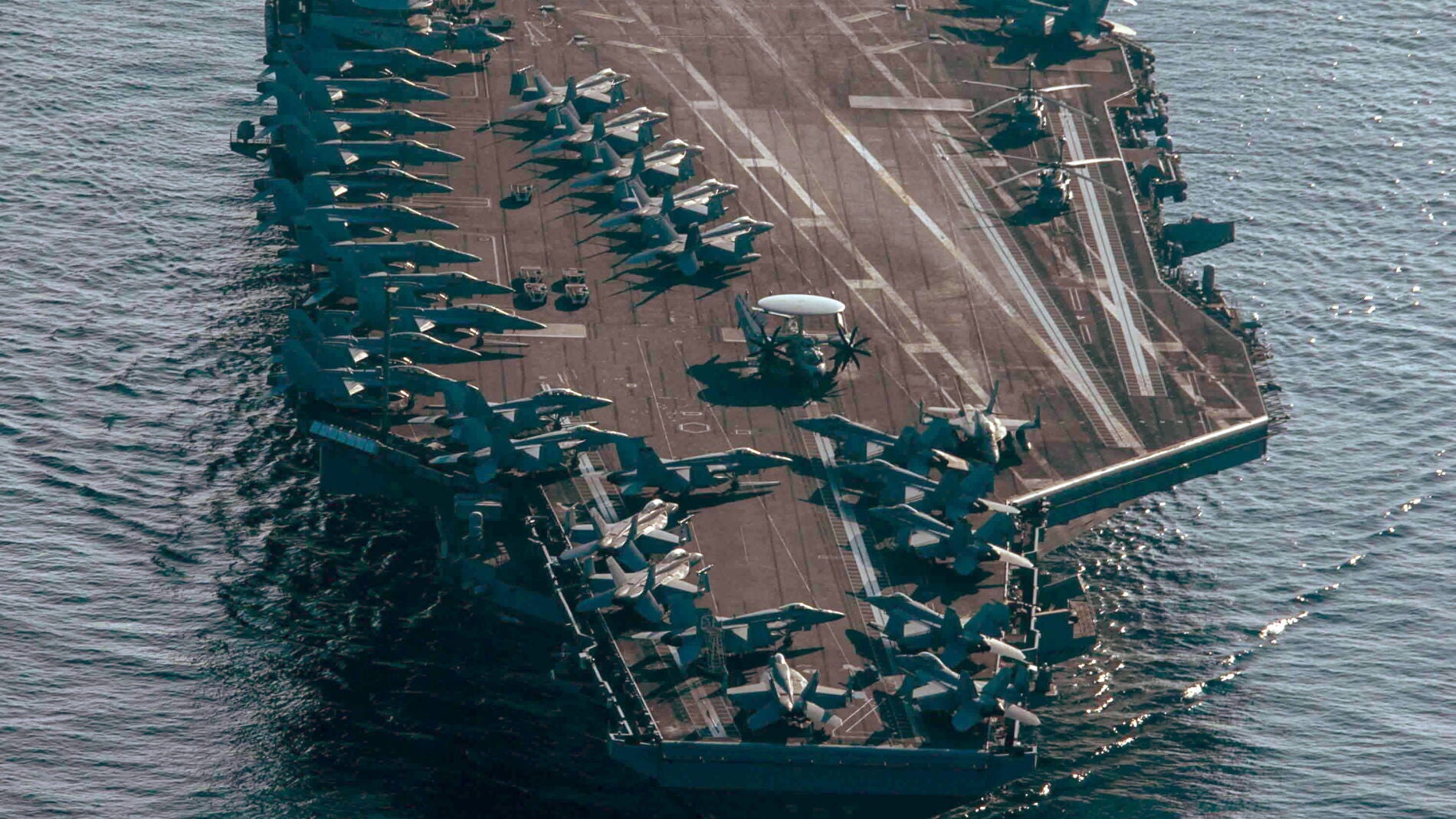 El portaaviones y los cazas que EEUU está enviando al Mediterráneo ...