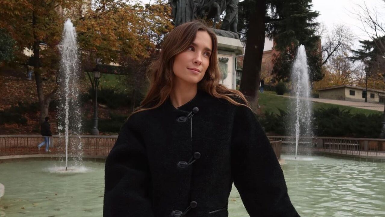 María Pombo se va de Madrid con los pantalones de piel de Mango que ...