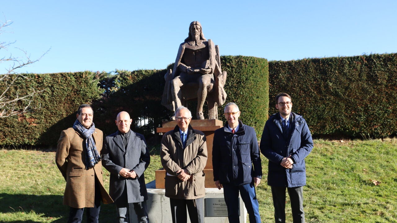 La Fundación Venancio Blanco dona una escultura de Diego de Saavedra ...