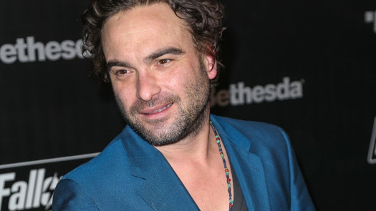 Johnny Galecki 2025 Vanessa D Smith