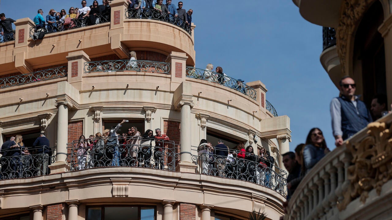 Fallas 2024: Polares VIP y balcón fallero (o al revés)