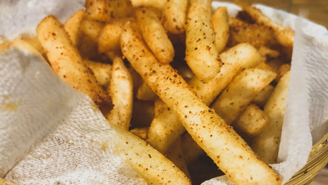 Ni aceite ni sal: cómo hacer que las patatas fritas no se peguen al ...