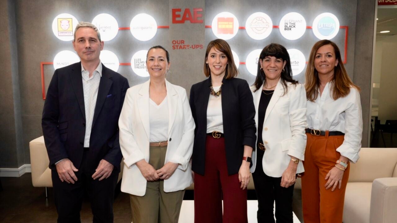 Yolanda Estrada visita EAE Madrid para conocer el Exponential Space y ...