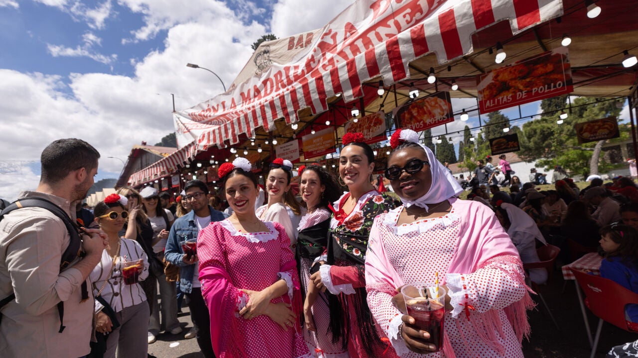 Los claveles son más que un adorno en las celebraciones de San Isidro