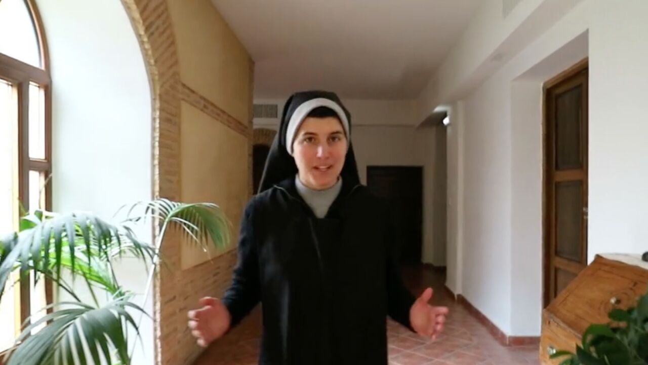 Influencer religiosa: La monja 'youtuber' que ofrece prácticas en su ...