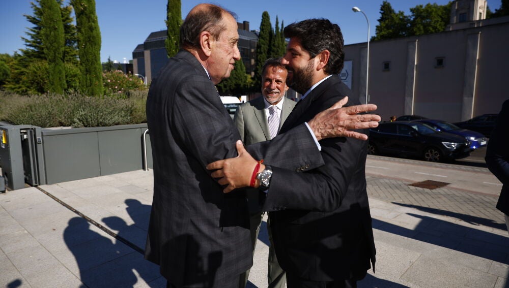 Las imágenes más destacadas de la visita de Alberto Núñez Feijóo a LA RAZÓN