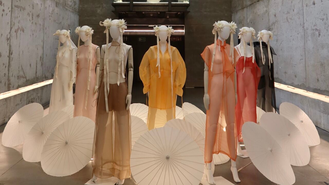 Los detalles de la colección de Juan Vidal en Madrid es Moda: ajena a ...