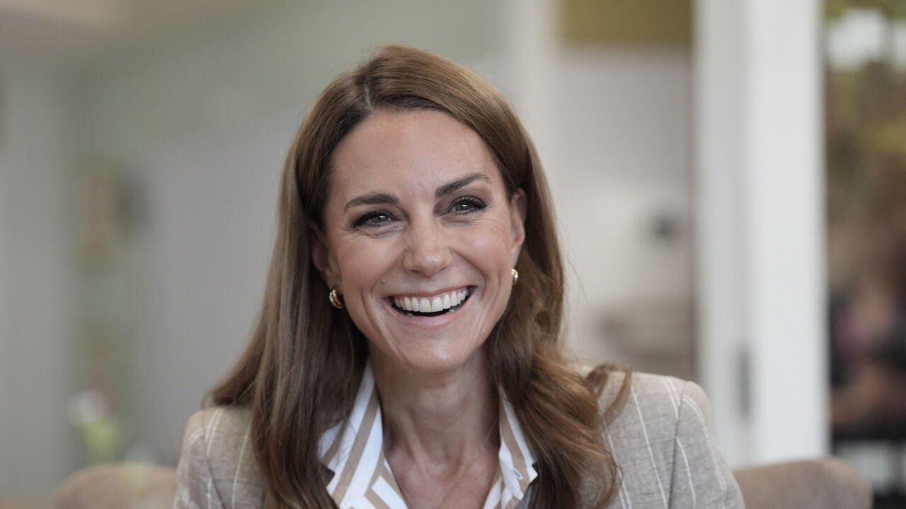 Kate Middleton vuelve a demostrar clase y estilo con su último e ...