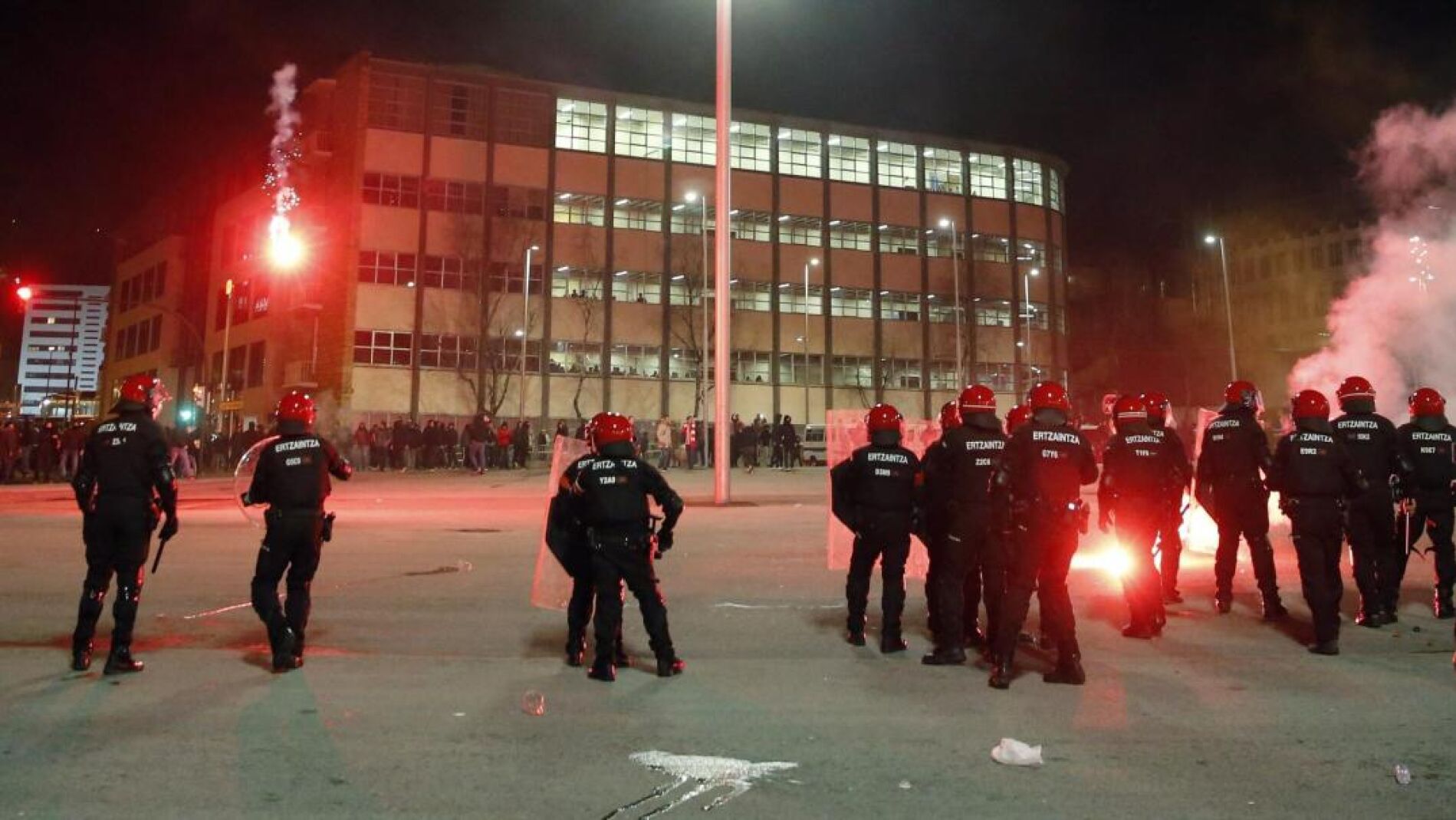 Descabezada la cúpula de los Boixos Nois, ultras radicales del Barça ...