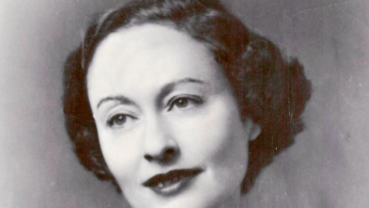 Ida Simons, la pianista que el holocausto convirtió en poeta, regresa a ...