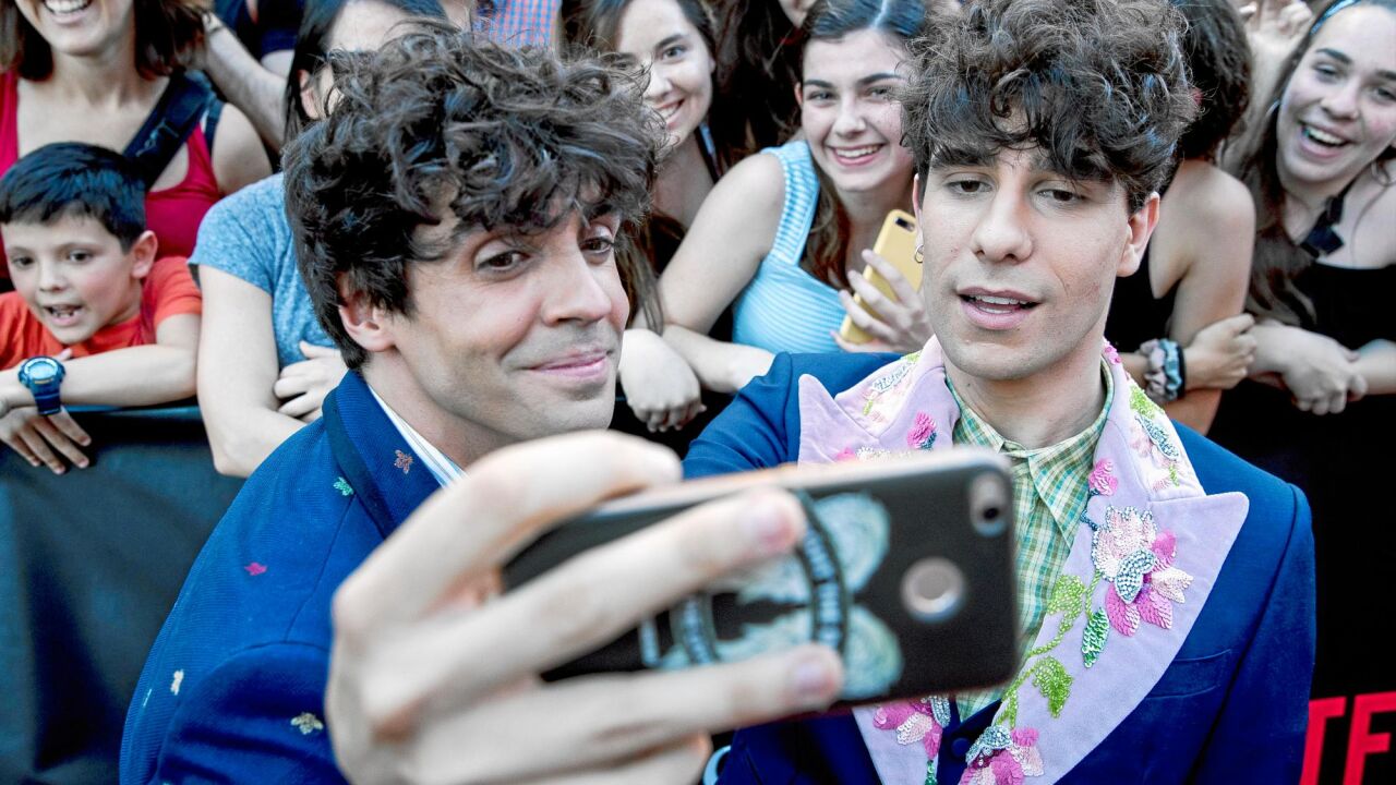 "Los Javis"vuelven a casa