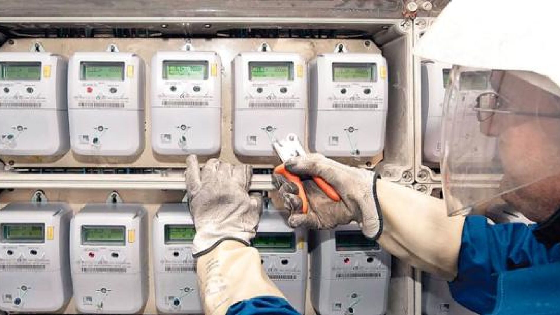 Los contadores digitales aprietan al sector eléctrico