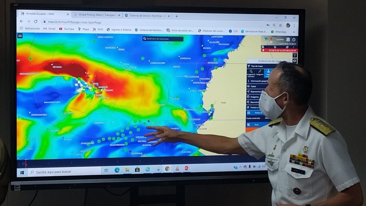 Ecuador envía una corbeta con misiles para vigilar una flota de 260 ...