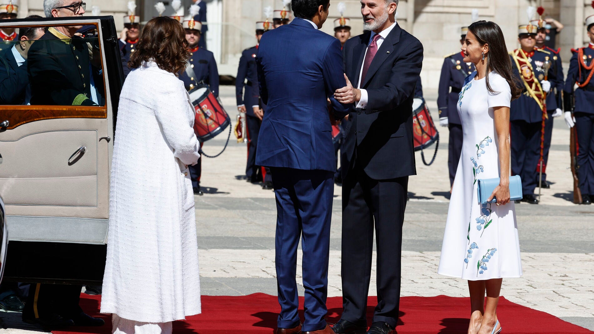 Los Reyes reciben con Honores y cercanía al emir y la jequesa de Qatar ...