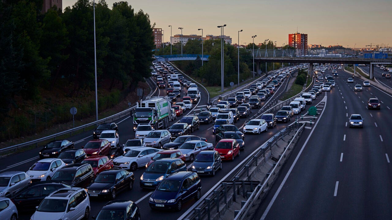 Atasco de tres kilómetros en la M-40 por un accidente a la altura de ...
