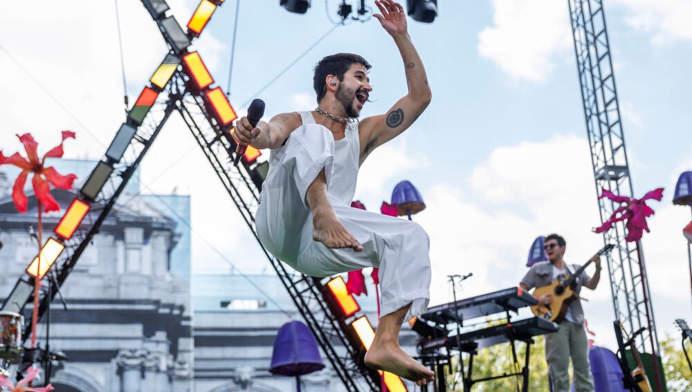 Las espectaculares imágenes del concierto de Camilo que colapsó el ...