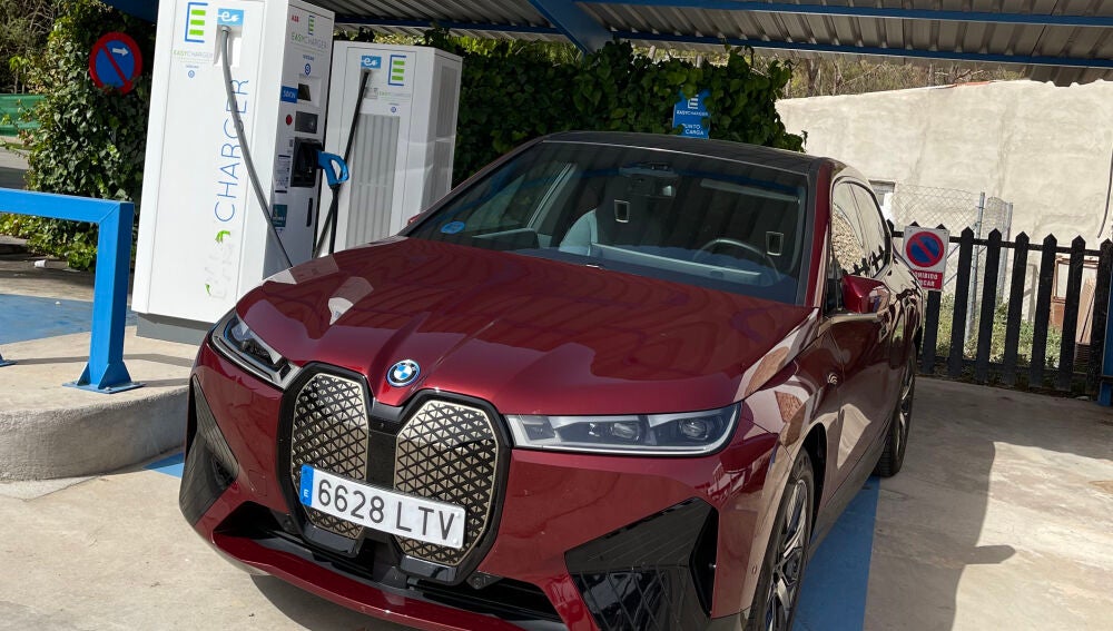 BMW iX50 o cómo viajar con un coche cien por cien eléctrico sin ...