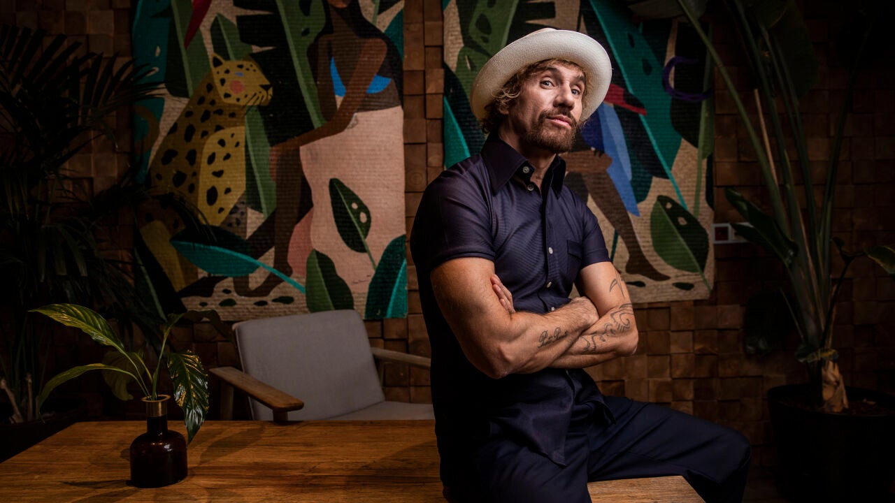 La tierna historia que esconde el nombre del cantante Macaco y su ...