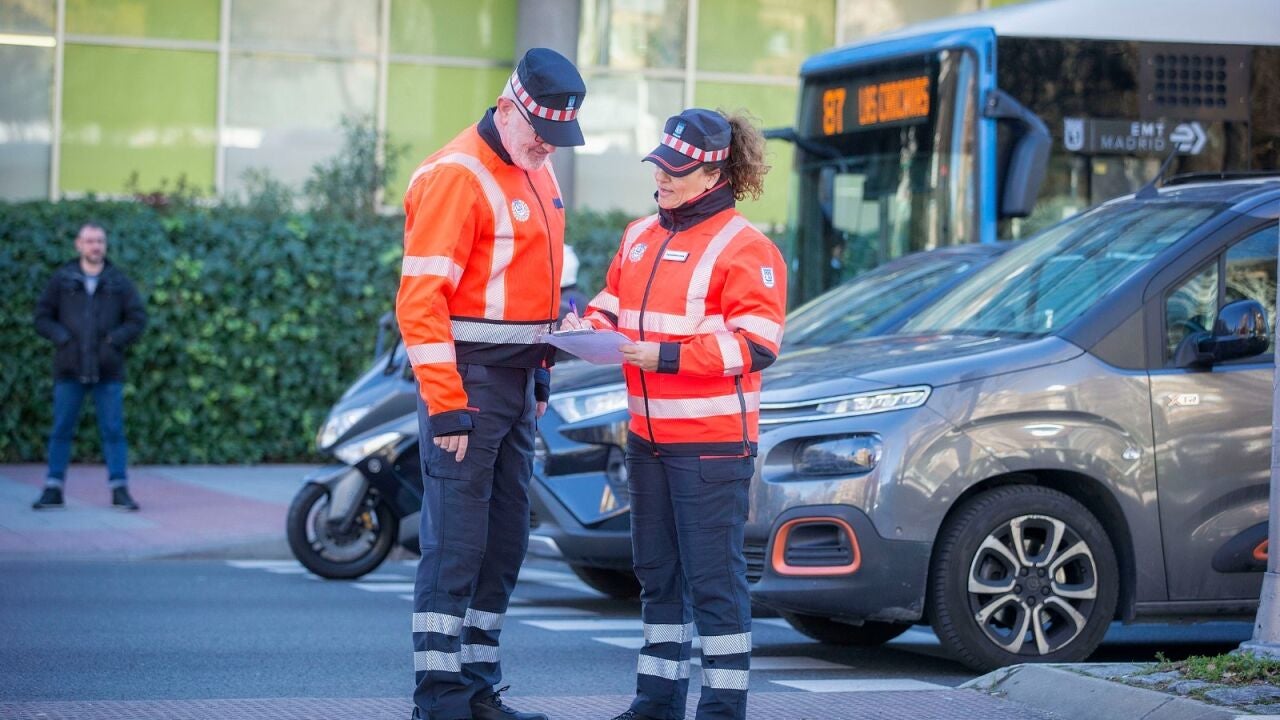 Nuevo uniforme para los agentes de movilidad de Madrid: del amarillo al ...