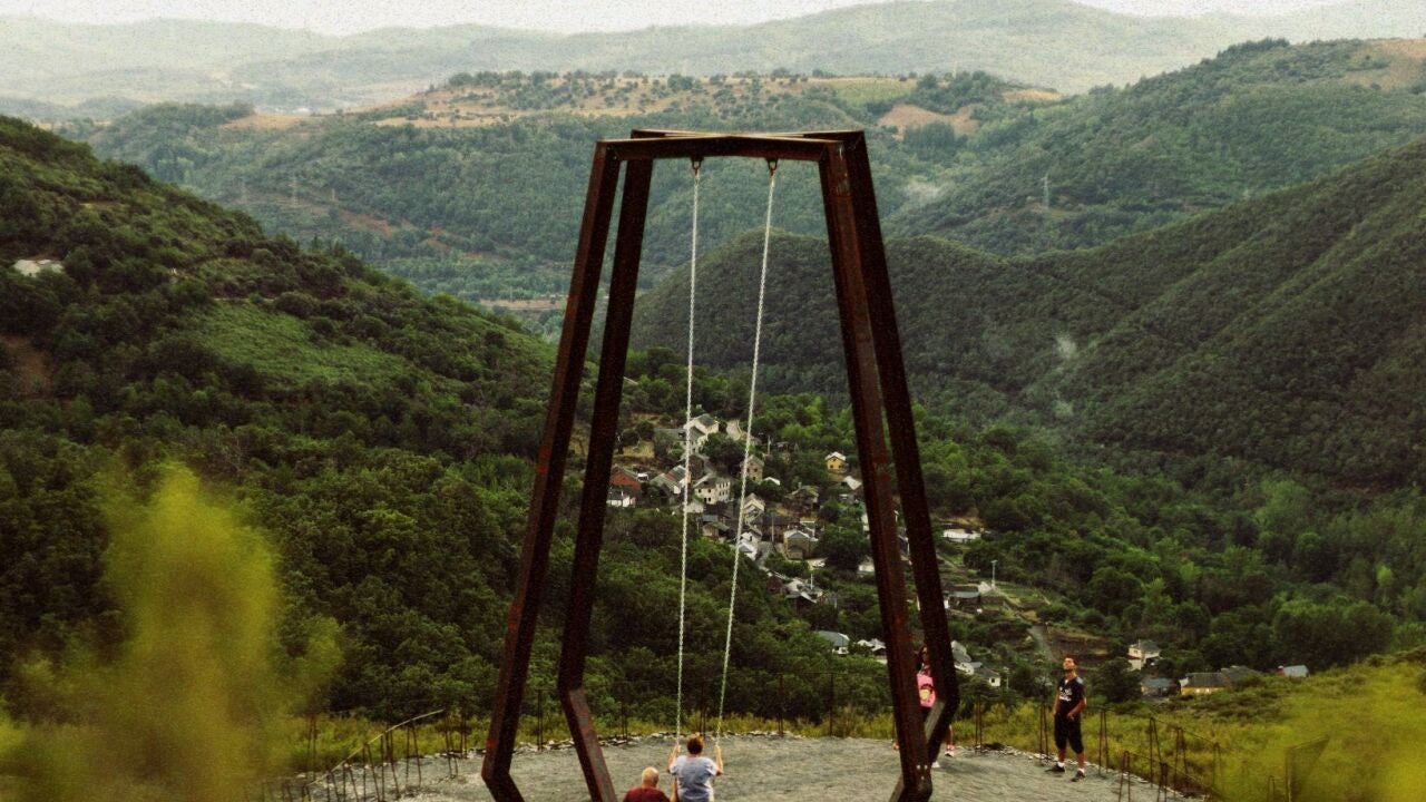 ¿Dónde se encuentran los dos columpios más grandes de España?